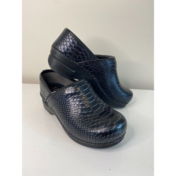 Dansko | Shoes | Dansko Xp Blue Scale Leather Clog Mule Size 36 Black ...